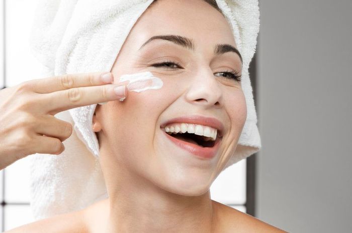 Mengenal Kandungan Ceramide pada Skincare, Benarkah Ada Efek Samping ...