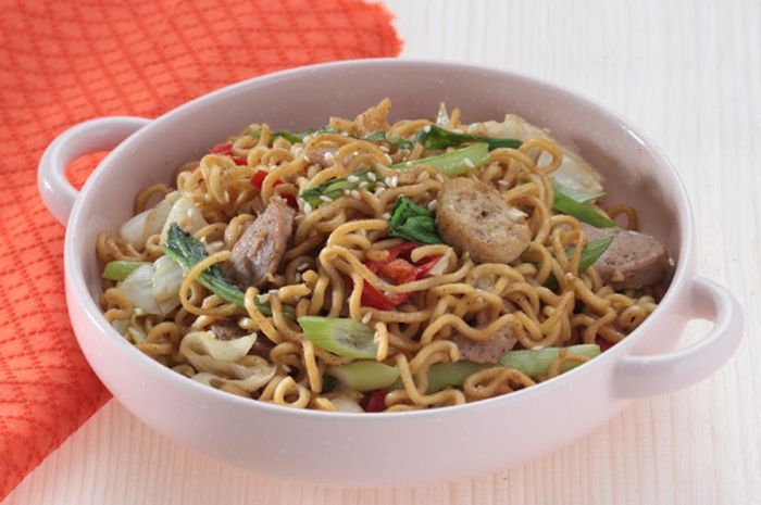Resep Bekal Sekolah : Resep Mi Goreng Bakso Ngohiong Enak Ini Bisa ...