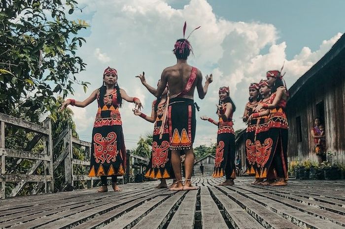 5 Karakteristik dan Properti yang Digunakan dalam Tari Kreasi, Apa Saja ...