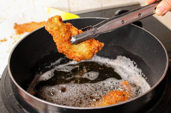 6 Tips Menggoreng Makanan agar Tidak Banyak Menyerap Minyak, Gorengan ...
