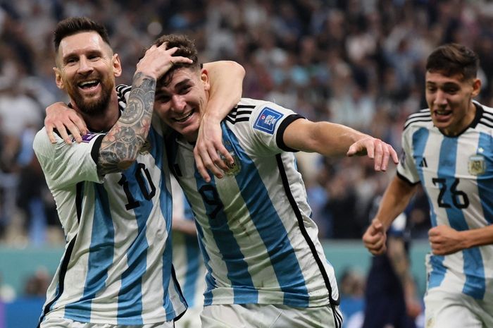 Gara-Gara Dirayu 3 Sosok Argentina Ini, Julian Alvarez Jadi Berani ...