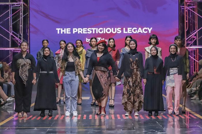 Fashion Show Spotlight Indonesia 2022 Pos Bloc, Urban Look dan Dramatis ...