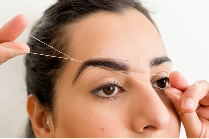 4 Cara Mencukur Alis dengan Mudah dan Tepat, Jangan Asal Ya!
