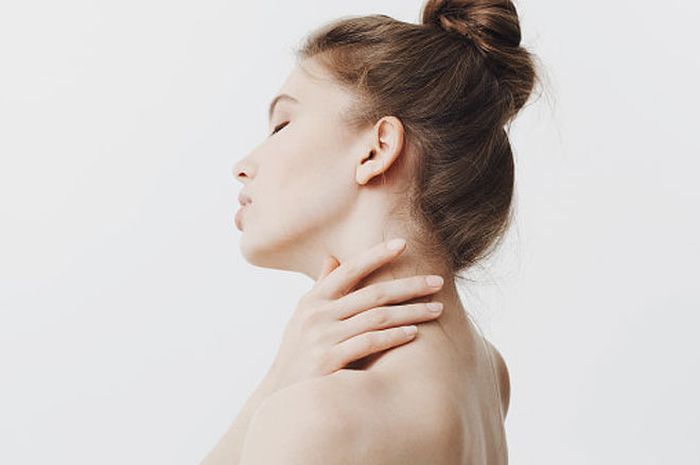 Cara Mencerahkan Leher Hitam dan Kusam dengan Bahan Alami, Tertari ...