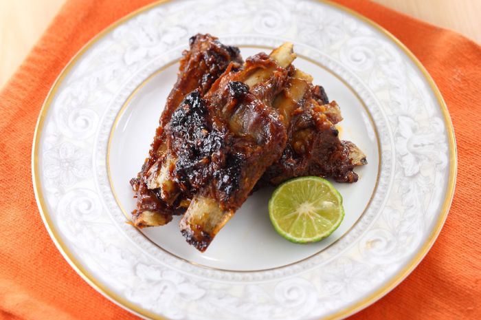 Menu Bakar Bakaran Tahun Baru : Resep Iga Kambing Bakar Pedas Ini Bakal ...