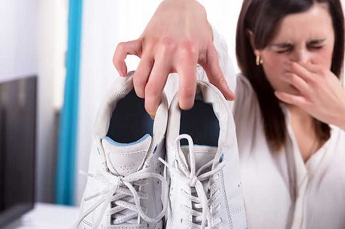 Taruh 4 Bahan Ini pada Sepatu Bau, Bisa Menghilangkan Aroma Sepatu yang ...