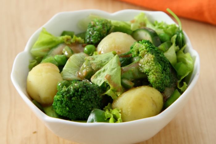 Resep Salad Kentang Sayur Hijau Ini Membuktikan Menu Sehat Punya Rasa ...