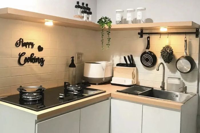 Enak Buat Ditiru, Foto Interior Dapur Kecil Terlihat Ringkas, Perabotnya Disimpan Pakai Cara Tak ...