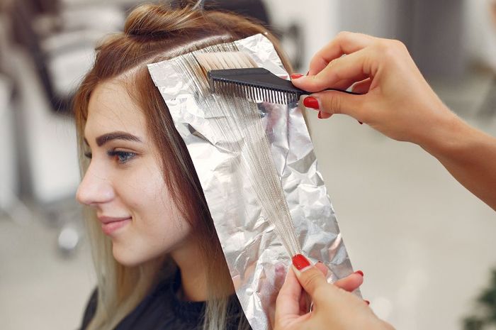 Tren Warna Rambut 2023, Mulai dari Warna Brunette yang Effortless ...