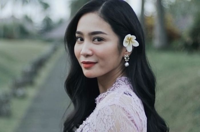 Liburan Bareng Sukhdev Singh, Bunga Zainal Ditanya Soal Putri ...