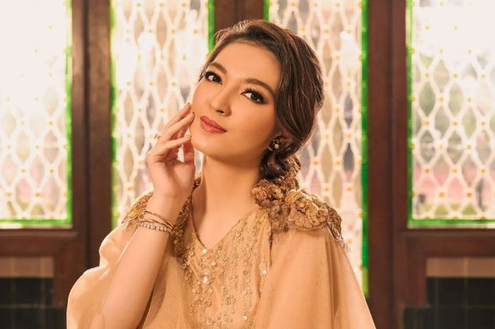 Gaya Selvi Ananda Tenteng Tas Rp 500 Juta Jadi Sorotan, Intip Cantiknya Potret Istri Gibran ...