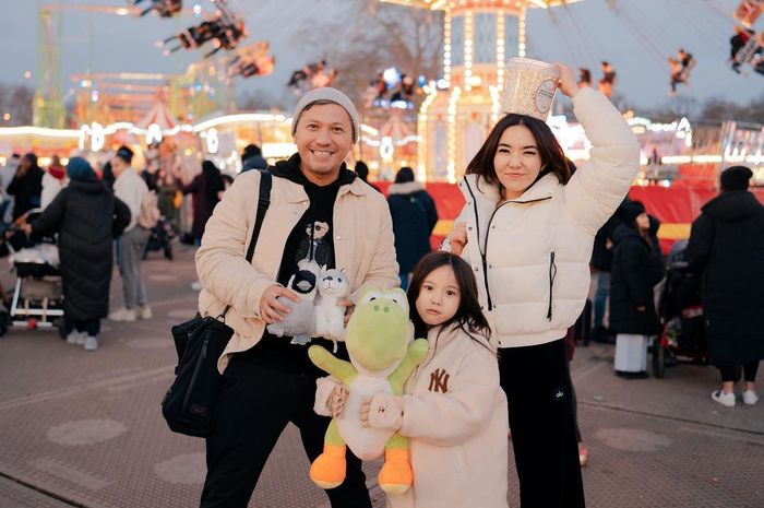 Turunkan Ego Demi Bahagiakan Anak, Begini Keseruan Gading Marten dan Gisella Ajak Gempi Berenang ...