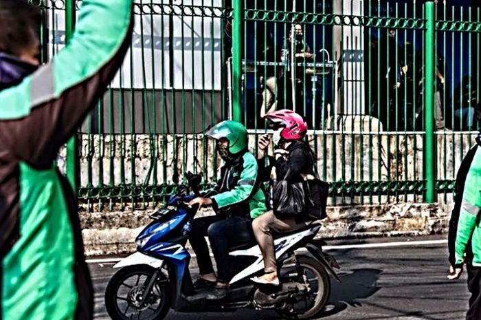 Viral di TikTok Driver Ojol Alami Hal Mistis Usai Antar Penumpang, Uang Tip Jadi Daun hingga ...