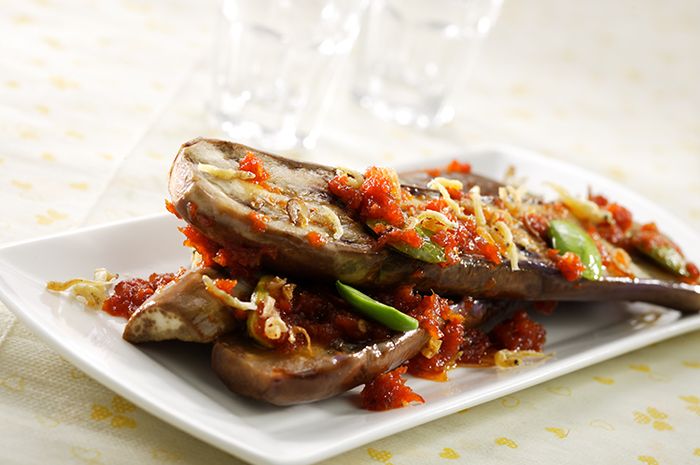 Resep Pecel Terung Bakar, Menu Sederhana Untuk Makan Siang Dengan ...