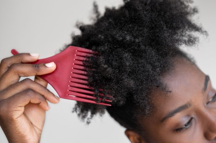 5 Cara agar Rambut Tidak Mengembang dan Sulit Diatur - Bobo