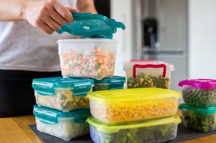 Trik Jitu Menghilangkan Bau Tengik di Tupperware, Bisa Pakai Arang dari ...