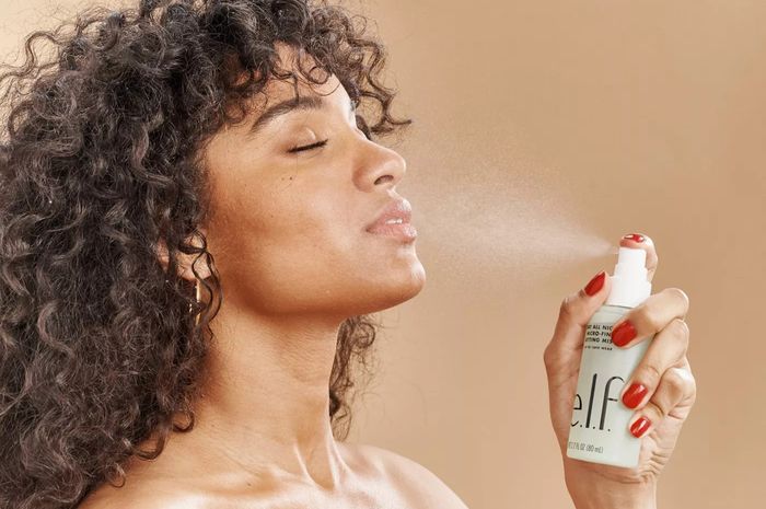 5 Setting Spray untuk Kulit Berminyak, Tahan Lama Matte Seharian! - Stylo