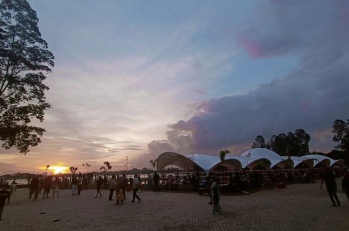 Cara Berburu Foto Aesthetic di Situ Cipondoh, Tempat Wisata Hits yang ...