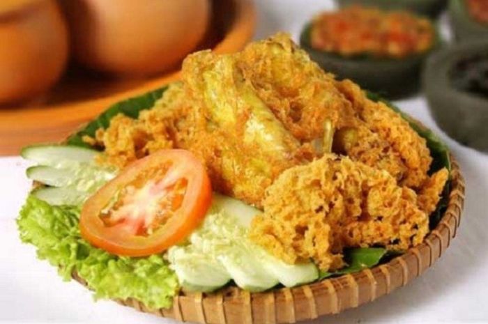 Tips Membuat Ayam Kremes Tetap Kriuk Walaupun Sudah Dingin, 1 Sendok ...