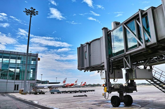 Apa Itu Garbarata Pesawat yang Ada di Bandara? - Bobo