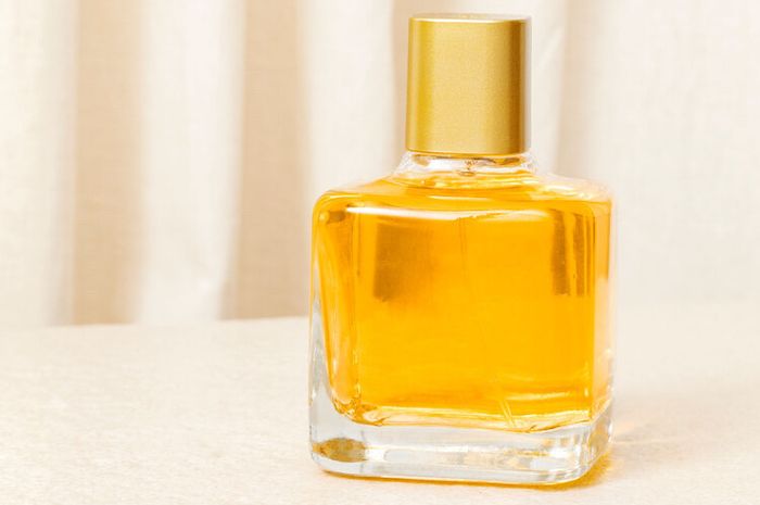 Jangan Mau Ditipu Pedagang, Cara Mengenali Parfum Palsu Ternyata Cukup ...