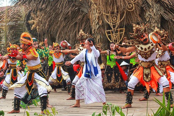 Ragam Jenis Teater Tradisional Rakyat di Indonesia - Adjar