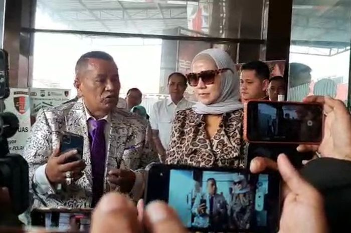 Hotman Paris Tegaskan Tak Ada Kata Damai untuk Kasus KDRT Venna Melinda dan Ferry Irawan