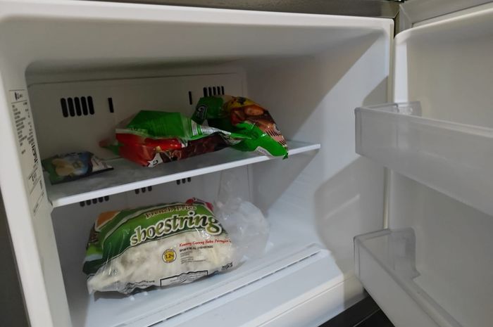 5 Cara Menghilangkan Bunga Es Freezer di Kulkas dengan Benar, Jangan ...