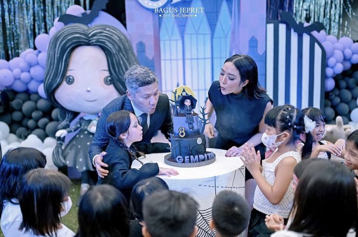 Habis Rayakan Ultah Gempi Bareng Gisel, Gading Pamer Foto Cewek Cantik, Ada yang Baper? - Fotokita