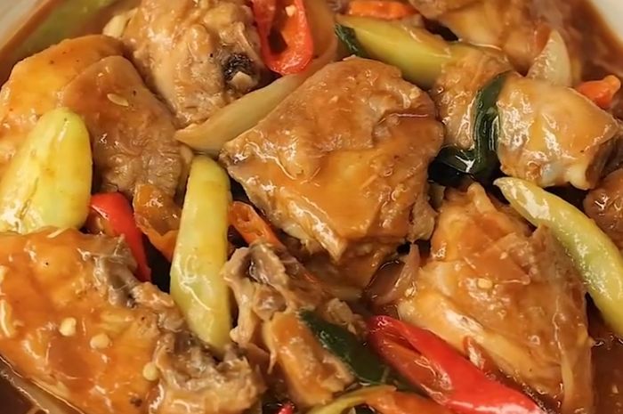 Resep Ayam Pedas Manis Ala Chef Devina Hermawan, Nagih Banget!