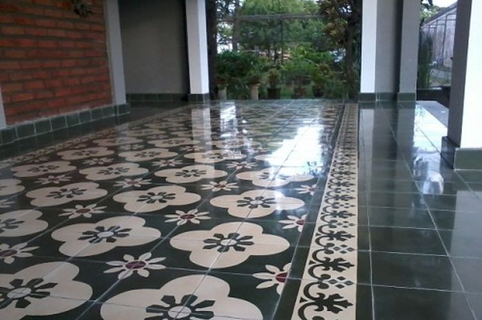 Tips Mengepel Lantai Keramik agar Kinclong Tapi Tidak Licin, Tinggal ...