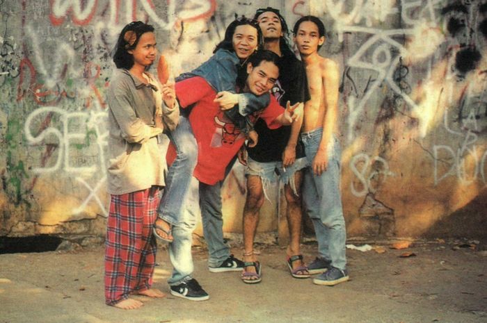 Alasan Slank Puluhan Tahun Jadi Band Indie Ternyata Karena Iwan Fals - Hai