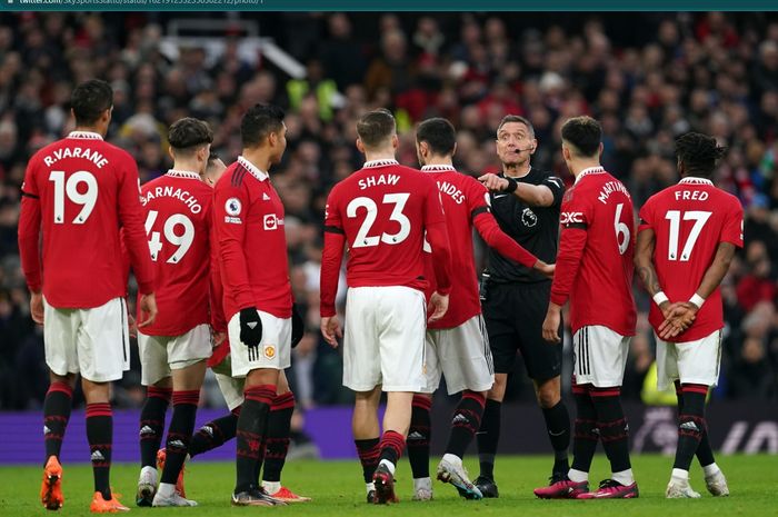 Diganjar Kartu Merah Langka, Casemiro Lewatkan 3 Laga Man United di ...