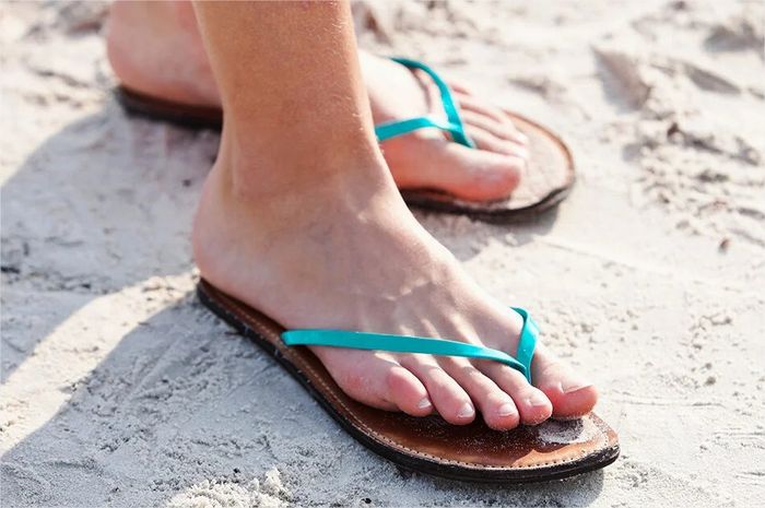 Dari Muda Senang Pakai Sendal Jepit, Tua Nanti Siap-siap 5 Eek Samping ...