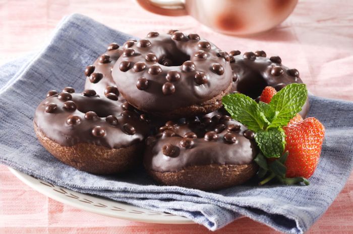 Resep Donat Panggang Cokelat, Camilan Berlapis Cokelat Lezat Untuk ...