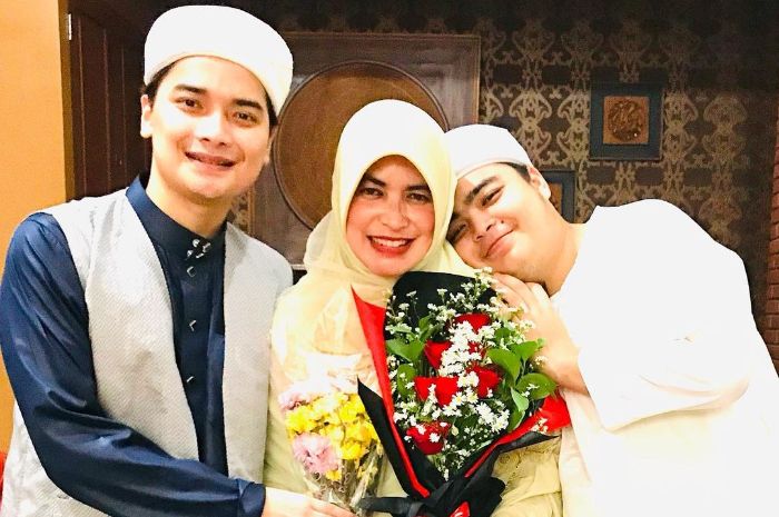 Santer Kabar Umi Yuni Menikah Lagi Usai 4 Tahun Menjanda, Sang Adik ... Santer Kabar Umi Yuni Menikah Lagi Usai 4 Tahun Menjanda, Sang Adik ...