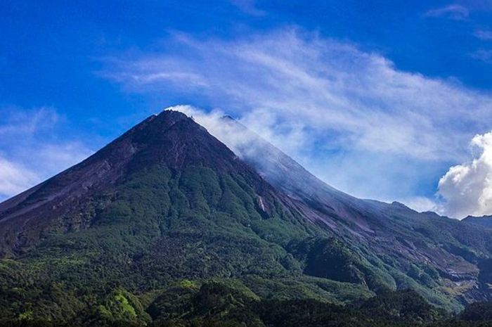 6 Gunung Berapi Aktif di Indonesia, dari Merapi sampai Krakatau - Bobo