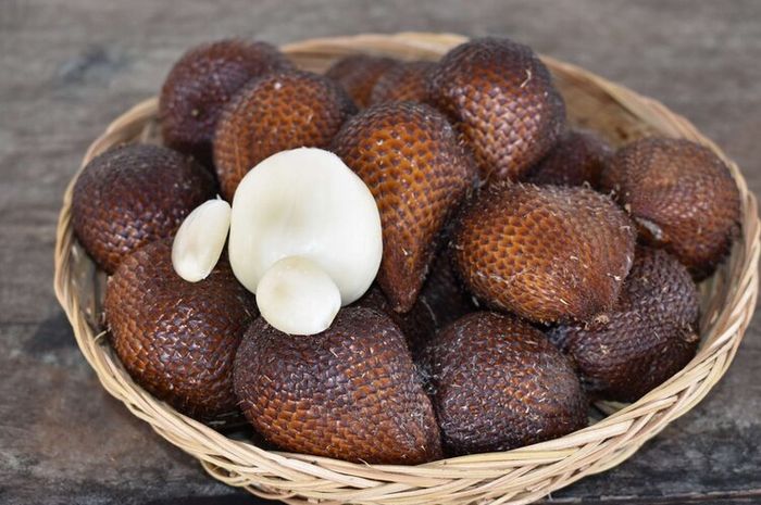 Cara Membedakan Salak Matang dan Mentah dengan Cek 4 Bagian Ini - Sajian Sedap