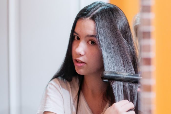 5 Cara Jitu Meluruskan Rambut TANPA Catokan, Bisa Rapih Cuma Butuh ...