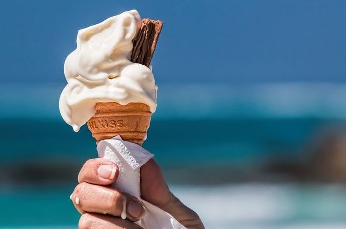 Trik Membuat Es Krim Tetap Beku TANPA Freezer, Dibungkus Saja Pakai 3 ...