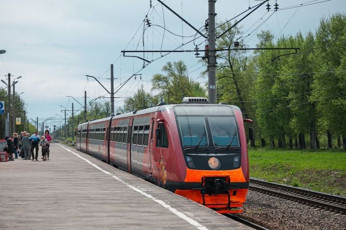 Punya Peran Penting, Inilah Fungsi Tiang Kabel yang Ada di Sisi Rel ...