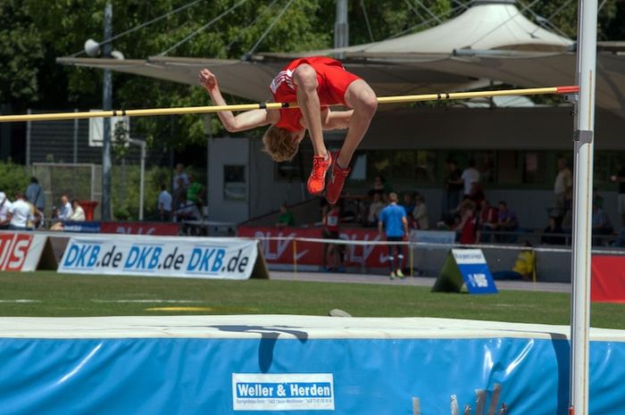 Tahap Pendaratan pada Olahraga Lompat Tinggi - Adjar