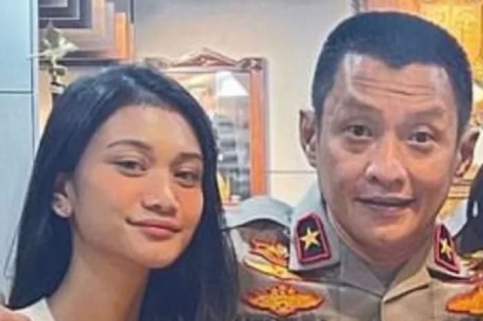Pecah Tangis Anak Mantan Jenderal di Pengadilan, Putri Hendra Kurniawan ... Pecah Tangis Anak Mantan Jenderal di Pengadilan, Putri Hendra Kurniawan ...