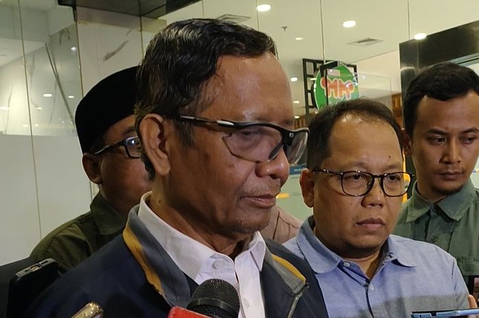 Mahfud MD Jenguk David Ozora, Korban Penganiayaan Anak eks Pejabat ... Mahfud MD Jenguk David Ozora, Korban Penganiayaan Anak eks Pejabat ...