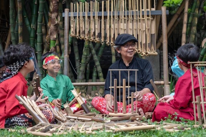 20 Dampak Positif dan Negatif Kemajuan Iptek di Bidang Budaya - Bobo 20 Dampak Positif dan Negatif Kemajuan Iptek di Bidang Budaya - Bobo