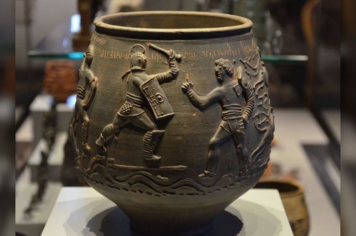 Guci Kremasi Mengungkap Kisah Pertempuran Gladiator di Inggris Romawi ...
