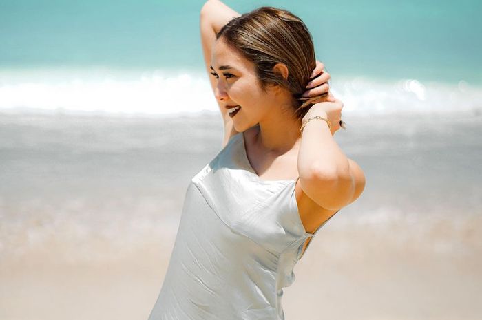 Janda Aduhai Pamer Badan di Bulan Puasa, Gisel Tampil Seksi Disorot - Stylo