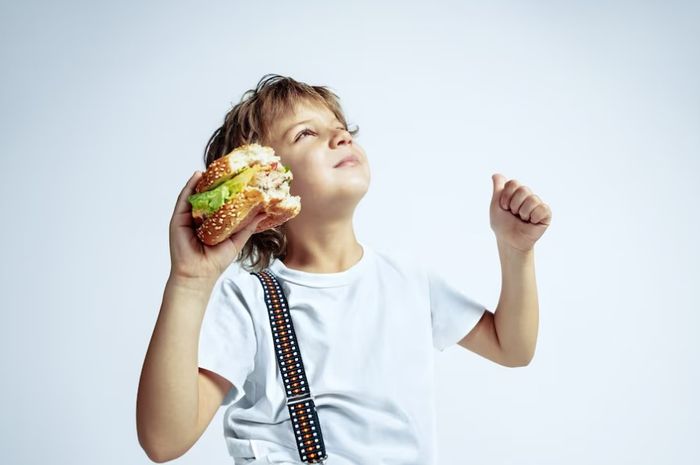 Mengenal Lebih Dekat: Ciri-ciri Anak Obesitas dan Langkah-langkah Mengatasinya - Nakita