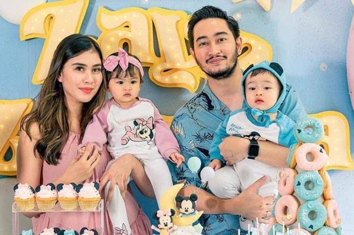 Jelang Ramadan 2023, Anak Kembar Syahnaz Sadiqah Belajar Salat Bareng ...