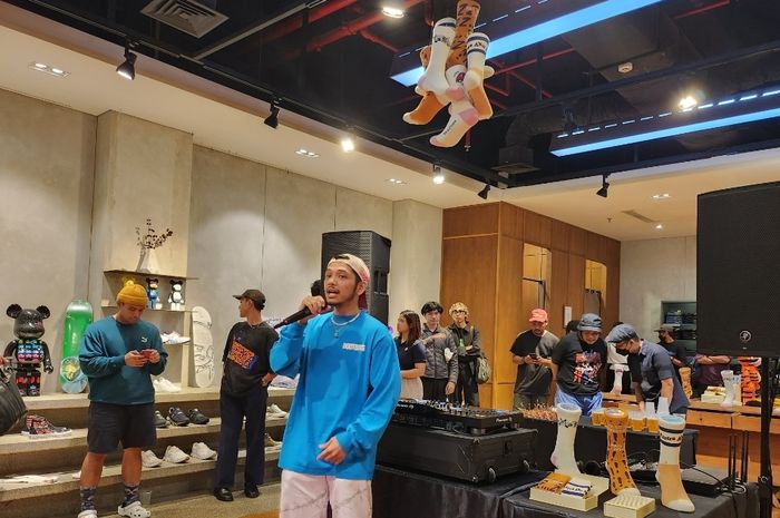 Unik! Kaos Kaki Voted x Basboi Memotivasi Kamu untuk Jujur Melawan ...